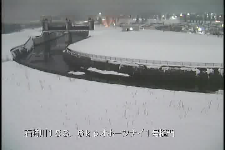 石狩川水系 石狩川 北海道旭川市近文町 石狩川 KP153.6 オホーツナイ1号樋門の現在の映像 | 全国・世界のライブカメラ